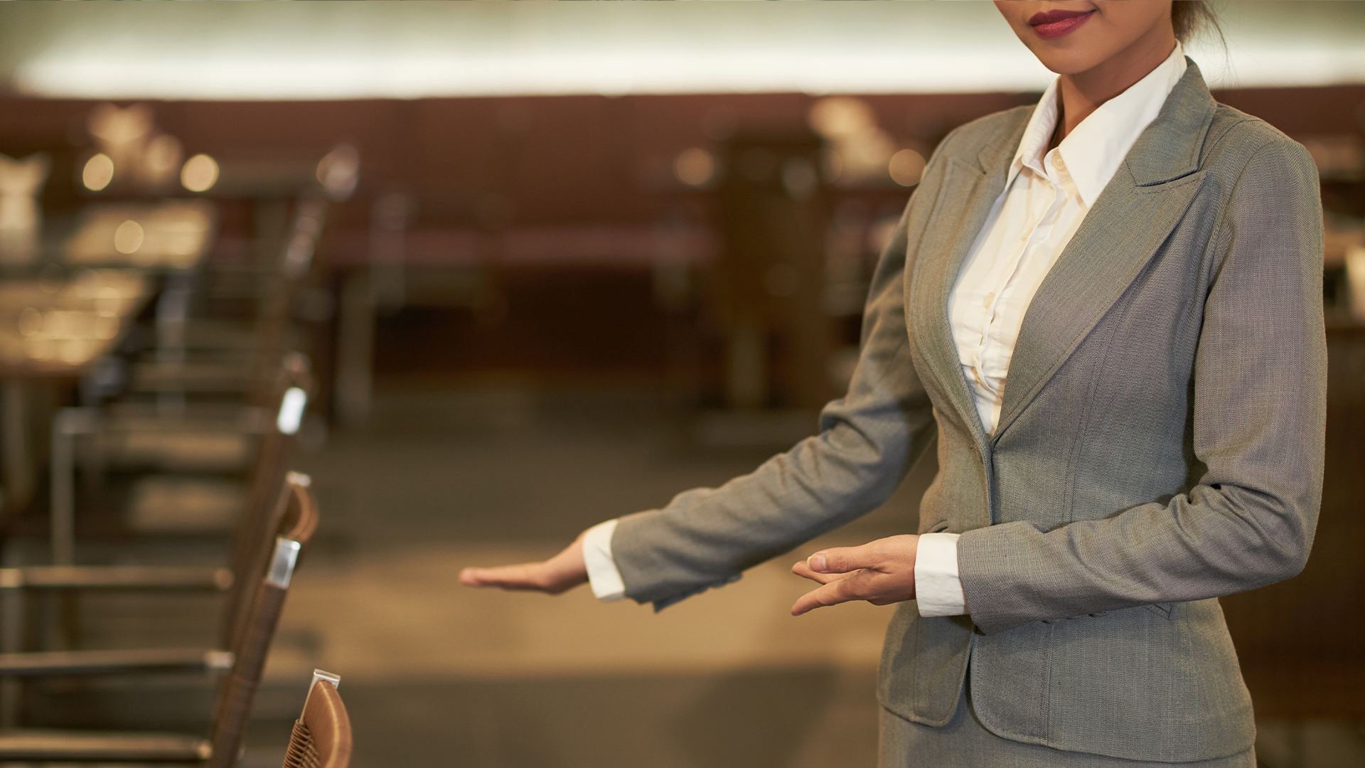 Hostess e steward: un ruolo chiave negli eventi • Showgroup - Ready to ...